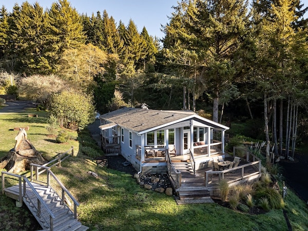 Stunning Modern 3br, 2ba Oceanside Bluff Retreat In Trinidad, California - Trinidad, CA