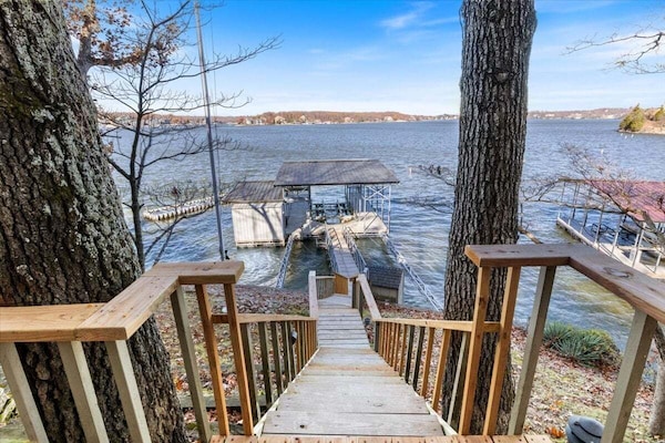 Cozy Digs Lake Lodge W/ 2 Decks, Game Room, Private Dock, Kayak, & Boat Slip - Lake Ozark, MO