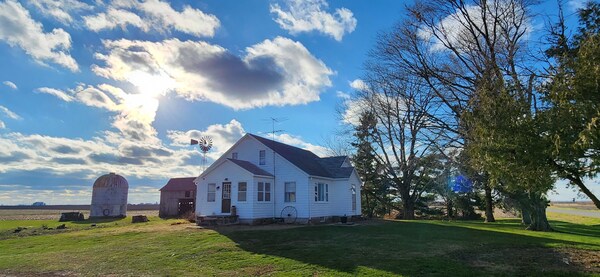 Nauvoo Windmill Farmhouse 10-12 People - Illinois