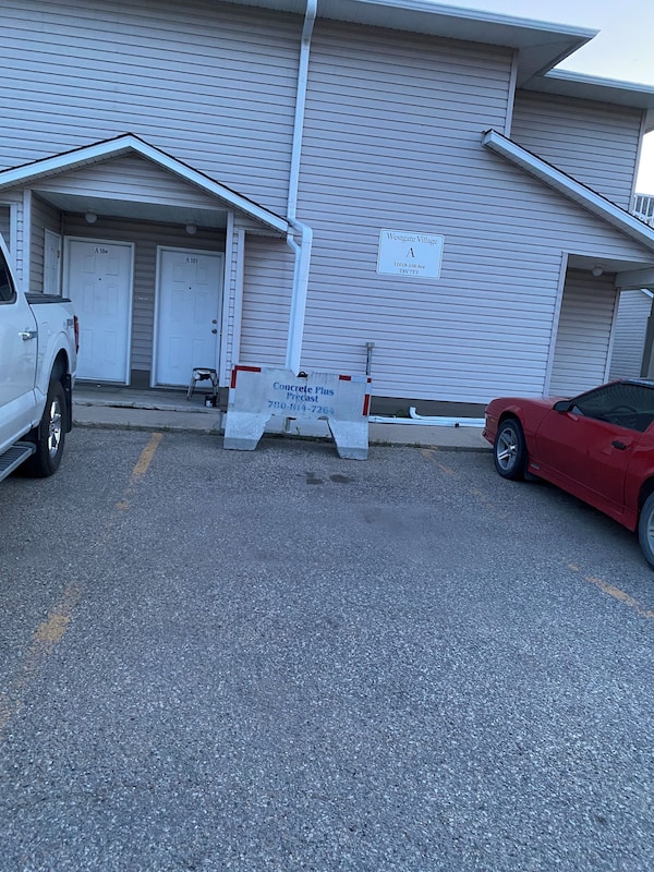 Grande Prairie 2 Br/1 Bath/furnished/patio & Bbq/24 Hrs Scrty Camera/free Prking - Grande Prairie