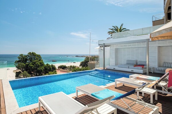 Villa Bleu Blanc In Camps Bay With Pool And Views - Camps Bay