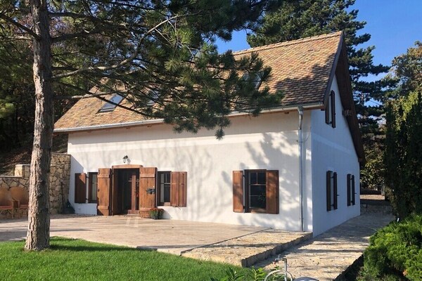 Landhaus Pirk Impressive Panorama, Peaceful Surroundings, Comfortable, Spacious Apartments - Balaton