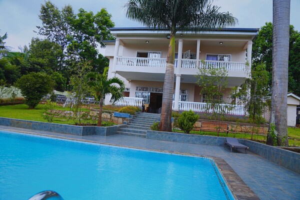 Graff Serenity Homes  Luxury 5-bedroom Villa With Private Pool And Garden - Nairobi