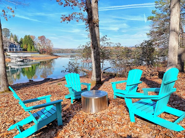 Lakefront, Dock, Firepit, Ping Pong - Hiawassee, GA