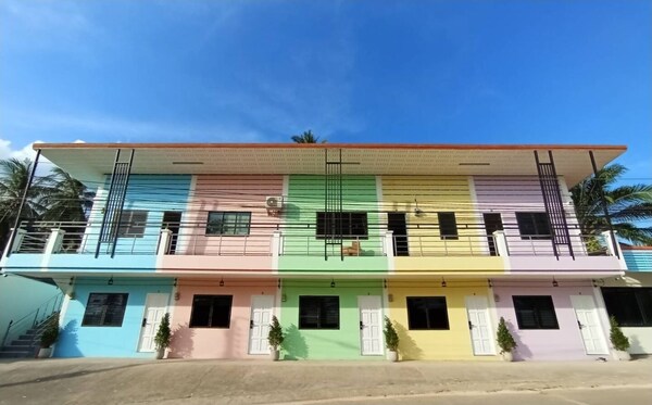 Suite, A/c King Bed, Fan Sofabed, Netflix, Kitchenette, 15 Min Walk To The Beach - Provincia di Krabi