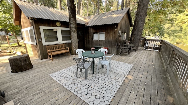 Kells Cabins, Rivercast & Upper Sac Shack Together - Castle Crags State Park, Castella