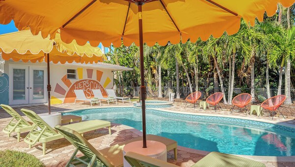 Main House + Guest House | Hot Tub | Heated Pool | 5 King Beds | Img | Generatio - Longboat Key, FL