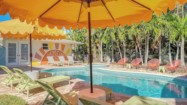 Main House + Guest House | Hot Tub | Heated Pool | 5 King Beds | Img | Generatio - Longboat Key, FL