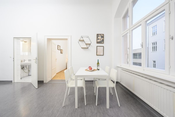 Spacious Family Apartment Near Stadtpark, Graz - Graz