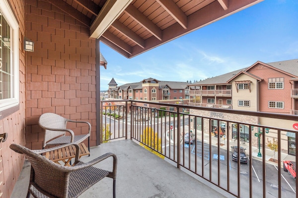 Charming Riverstone Condo Walk To Shops & Dining - Coeur d'Alene, ID
