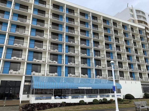 Wake Up To The Waves  Oceanfront 1br For 4 - Virginia Beach, VA