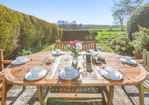 Henford Cottage - Four Bedroom House, Sleeps 8 - Holsworthy