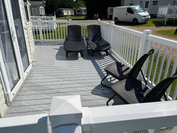 3 Bedroom Caravan Mc37, Dog Friendly, Shanklin, Isle Of Wight - 