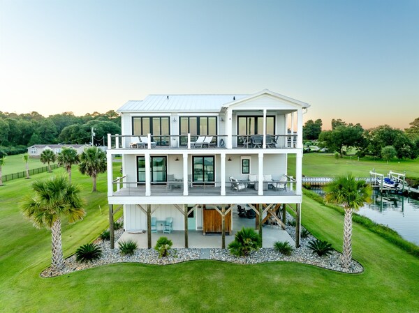On The Waterway 5 Bedroom House; Dock And Elevator - Topsail Beach, NC