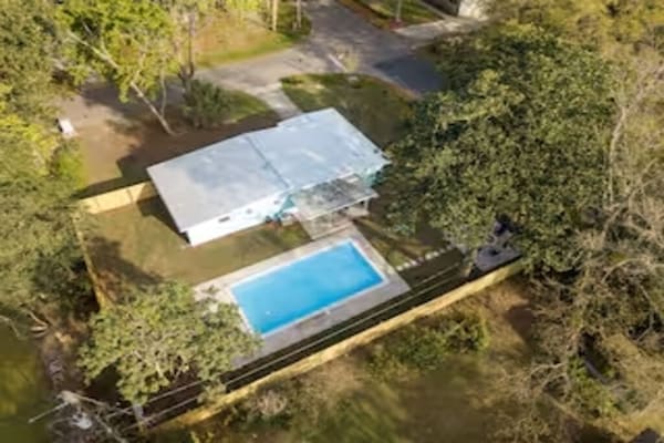 Luxe Getaway With Pool + Firepit - Gainesville, FL