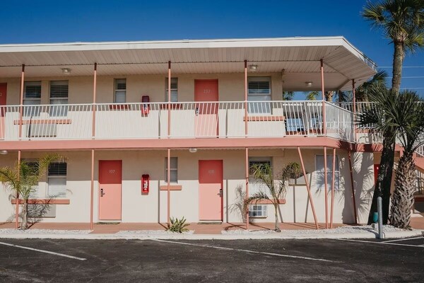 Relaxing Couple Room: Steps From Downtown Fun With Outdoor Pool - St. Augustine, FL