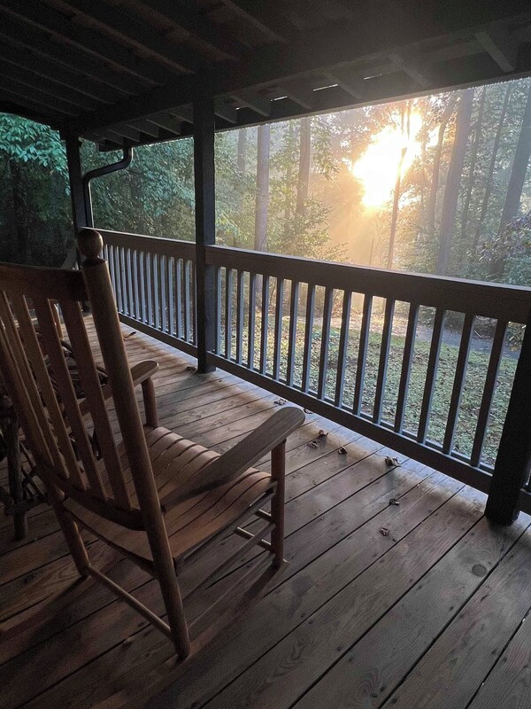 New! The Cottage At Whispering Falls: Luxury, Charm, Privacy On 7 Wooded Acres - Tryon, NC