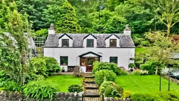 Rowantree Cottage - Sleeps 11 Guests  In 5 Bedrooms - Arrochar