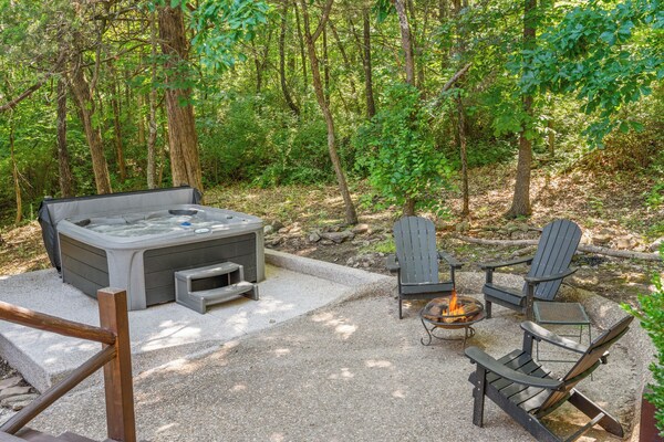 Private Hot Tub-cozy Dog-friendly Cabin Near Town! - Branson, MO