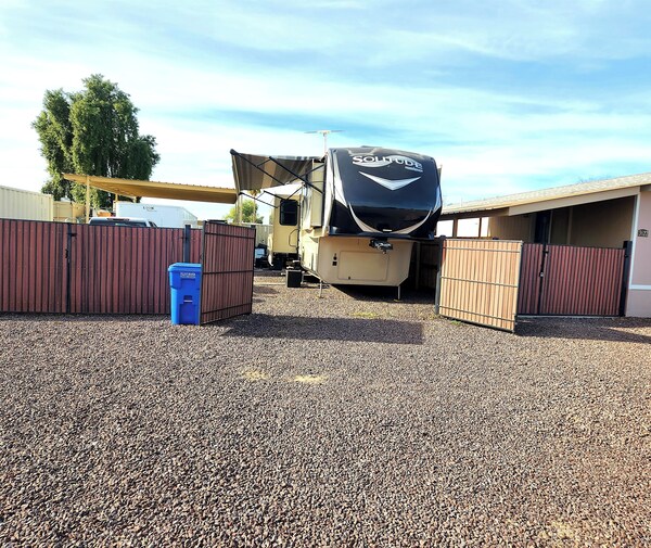 Cozy Rv With Wifi And Hvac In Glendale/north Phoenix Luxury Fifth Wheel Camper - Phoenix