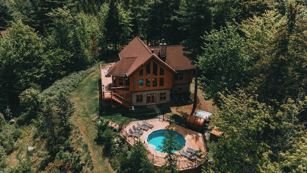 Chalet White Wolf Spa Au Lac Fiddler Avec Spa, Sauna Et Piscine Privée - Saint-Sauveur