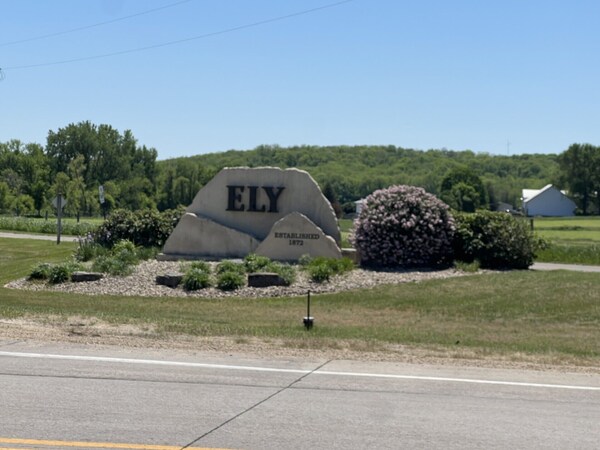 Charming 2-bedroom 2 Bath Townhome With Wifi, Ac In Peaceful Ely - Lake Macbride State Park, Solon