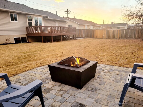 The Comfy Rambler- 6 Bd 3 Bath House - Golden Pond, Orem