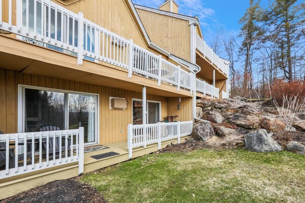 First Chair: 2 Br With Resort Pool, Hot Tub, Sauna & Gym In Great Location! - Stowe, VT