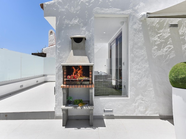 Villa Playa Del Ingles Vista | Luxury Retreat In Gran Canaria | Private Heated Pool | Garden Terrace & Bbq | Rooftop Solarium With Sea Views | Prime Location Right At The Dunes Of Maspalomas | Playa Del Ingles - Playa del Inglés