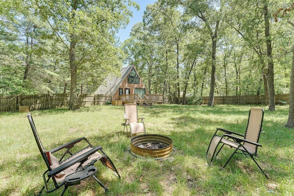 Walk To Fox Lake: Pet-friendly A-frame W/ Fire Pit - Camp Snoopy, Muskegon