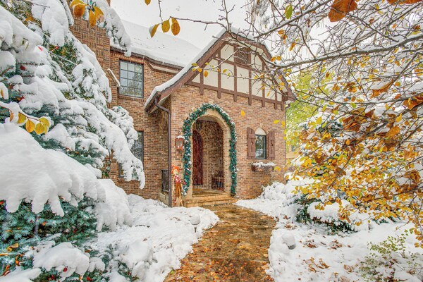 Walk To Du, Dining & Parks: Spacious Denver Home! - Montclair - Denver