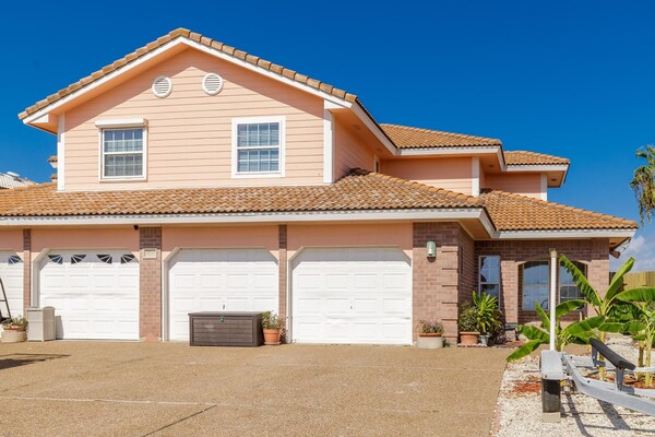 Island Paradise Waterfront 4/2 Boat Dock & Hot Tub - Corpus Christi, TX
