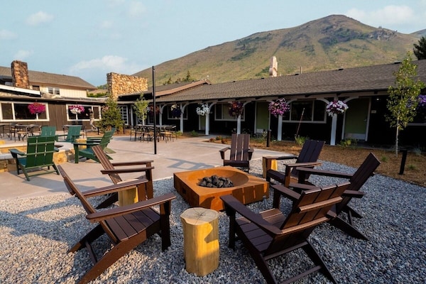 Prime Location! Walk To Town Square Shops & Restaurants, Jackson Hole Rodeo! - Jackson Hole, WY