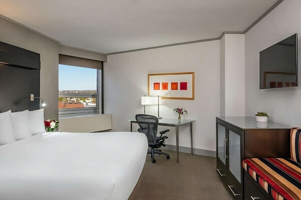 Relaxing Stay Near Harvard, Indoor Pool, Pet-frien - Back Bay - Boston