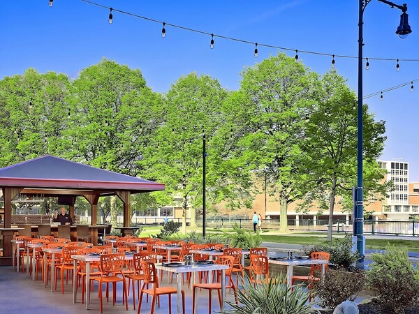 Ideal Mix Of Comfort And Value! Near Boston Public Library, W/ Indoor Pool! - New England Aquarium, Boston