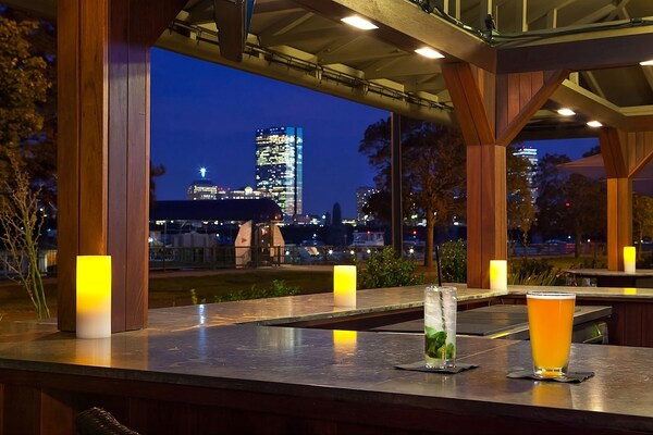 Comfy Boston Stay W/ On-site Artbar Dining & Beautiful Charles River Views - Back Bay - Boston