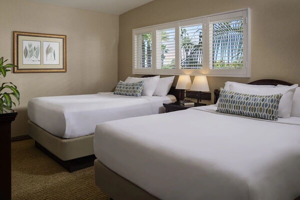 3 Partial Bay View Suite Queens, Bahia Resort, On-site Dining, Game Room, Pool - San Diego, CA