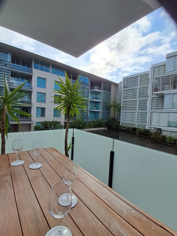 Great Pool, Central Location + Free Carpark, E-scooter & Free Bikes Available - 