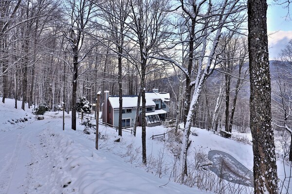 Window Seat To The Peaks: 4br/3ba Retreat With Stunning Mountain Views, Near Killington Resort - Killington, VT