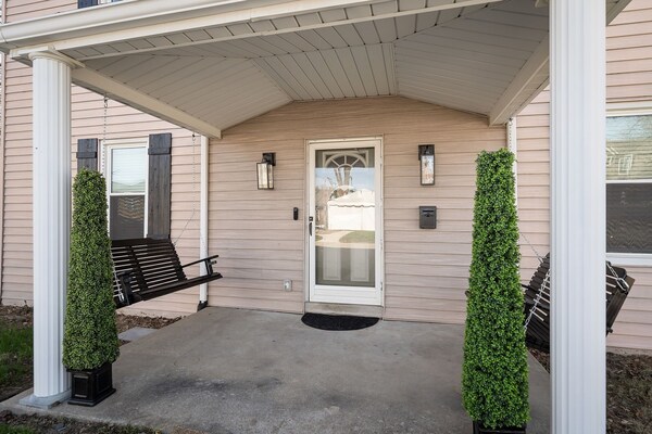 4-bed House In Wentzville Next To Restaurants/event Space/"free Food And Drink" - Lake Saint Louis, MO