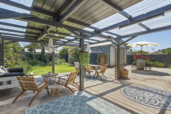 Palm Tree Cottage ~ Aldinga Beach - Welcome To Palm Tree Cottage - Adelaide