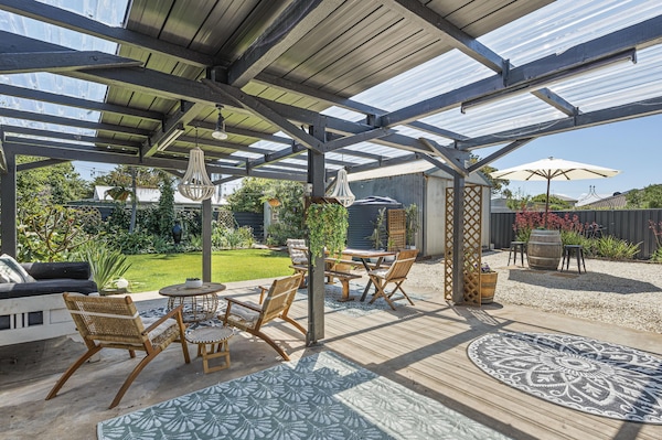 Palm Tree Cottage ~ Aldinga Beach - Welcome To Palm Tree Cottage - Adelaide