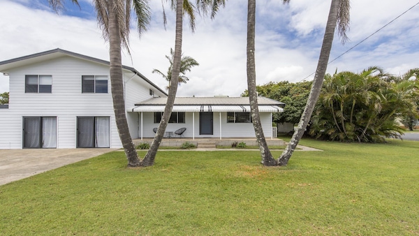 Twin Palms Retreat, Top Notch - Wooli