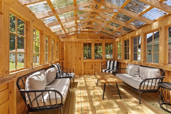 Chippewa Bluffs Resort Spacious Combined 4br 4ba Cabins - Big Rapids, MI