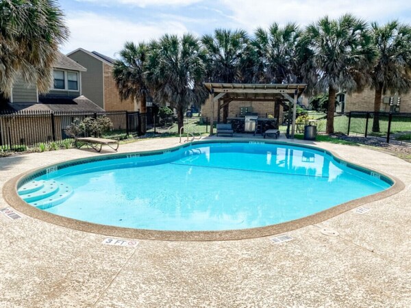 Vibrant Relaxing Retreat Fully Stocked Apartment - Corpus Christi, TX