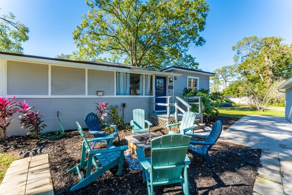 This House Is A 4 Bedroom(s), 2 Bathrooms, Located In Jacksonville, Fl. - Jacksonville, FL