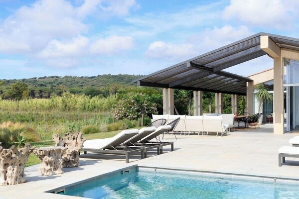 Contemporary Villa Rental For 10 People Near St Tropez, - Saint-Tropez