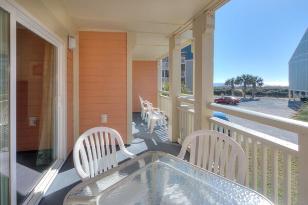 Beautifully Renovated 2 Bedroom 2 Bath Condo, Ocean Views, Sleeps 6 - Bald Head Island