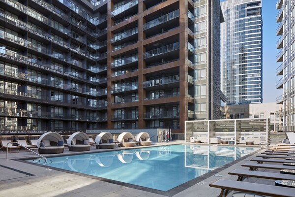 Accessible Luxury In Seattle: King Suite, Full Kitchen, Pools & Hotel Amenities! - Seattle, WA