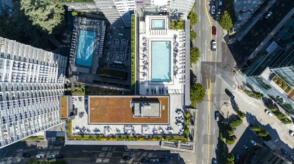 Seattle Luxury Suite: 2br W/ Full Kitchen, Balcony & Resort-style Amenities! - State of Washington